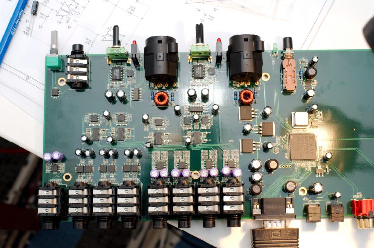 Inside of Echo Layla 3G - Cleanfeed